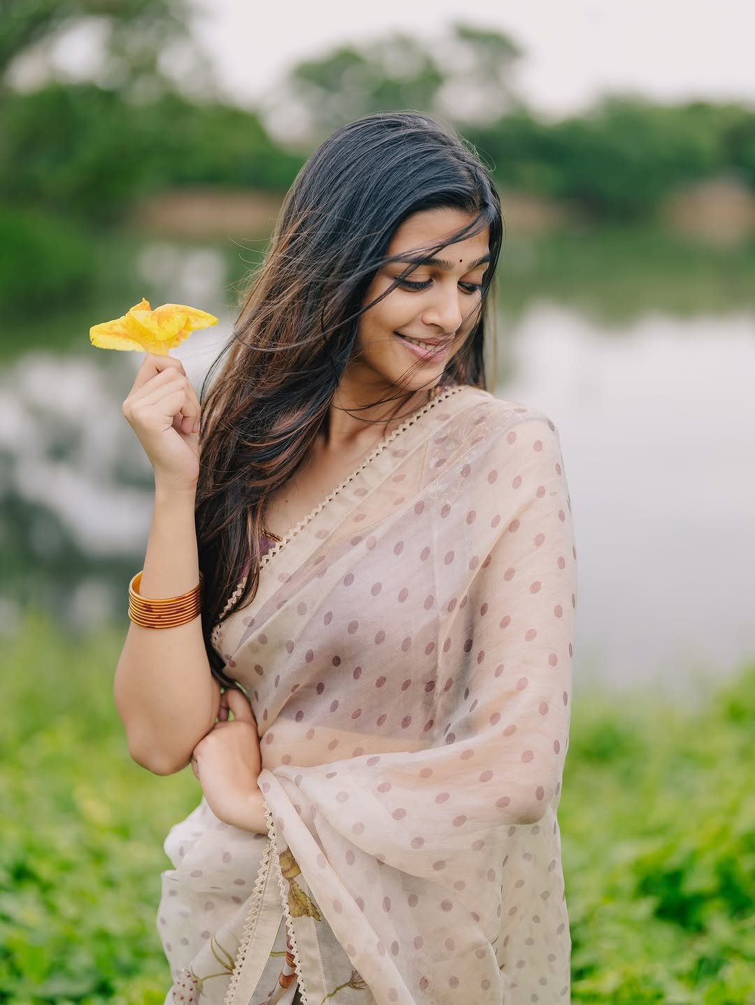 Ananthika Sanil Kumar Transparent Saree Stunning Photos - ActorFacts